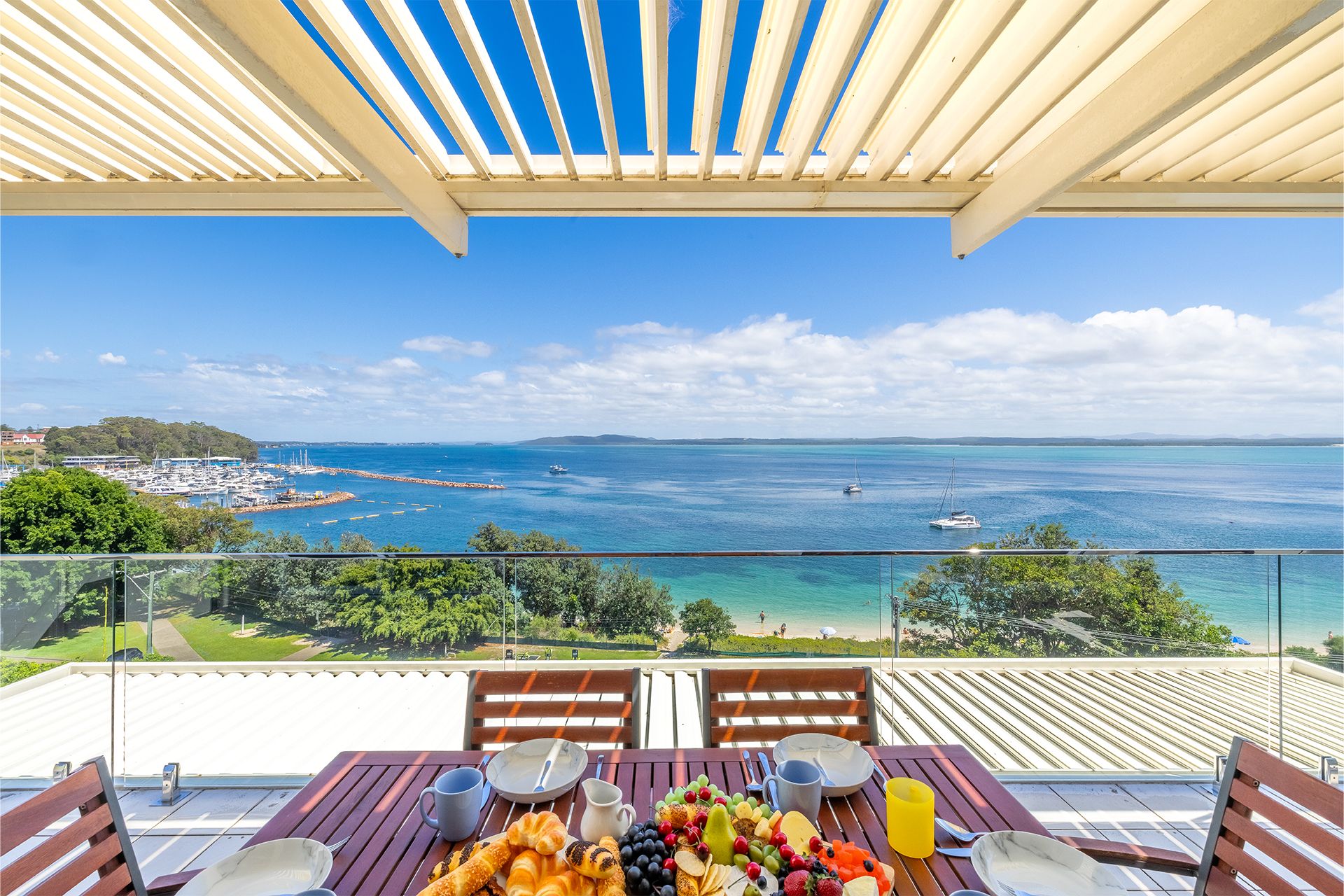 Classic View 2, 2/49 Victoria Pde - panoramic water views, aircon, free ...