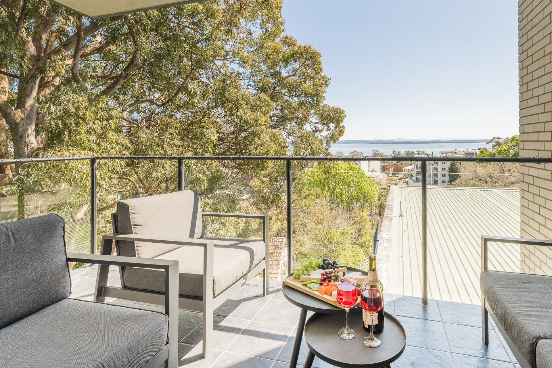 Sunset Towers, 11/25 Donald St - stunning water views, air con, Wi-Fi ...